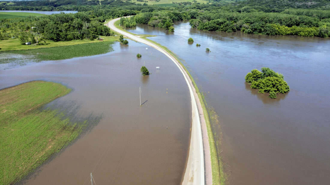 Millions swelter as temperatures soar across U.S., while floodwaters ...